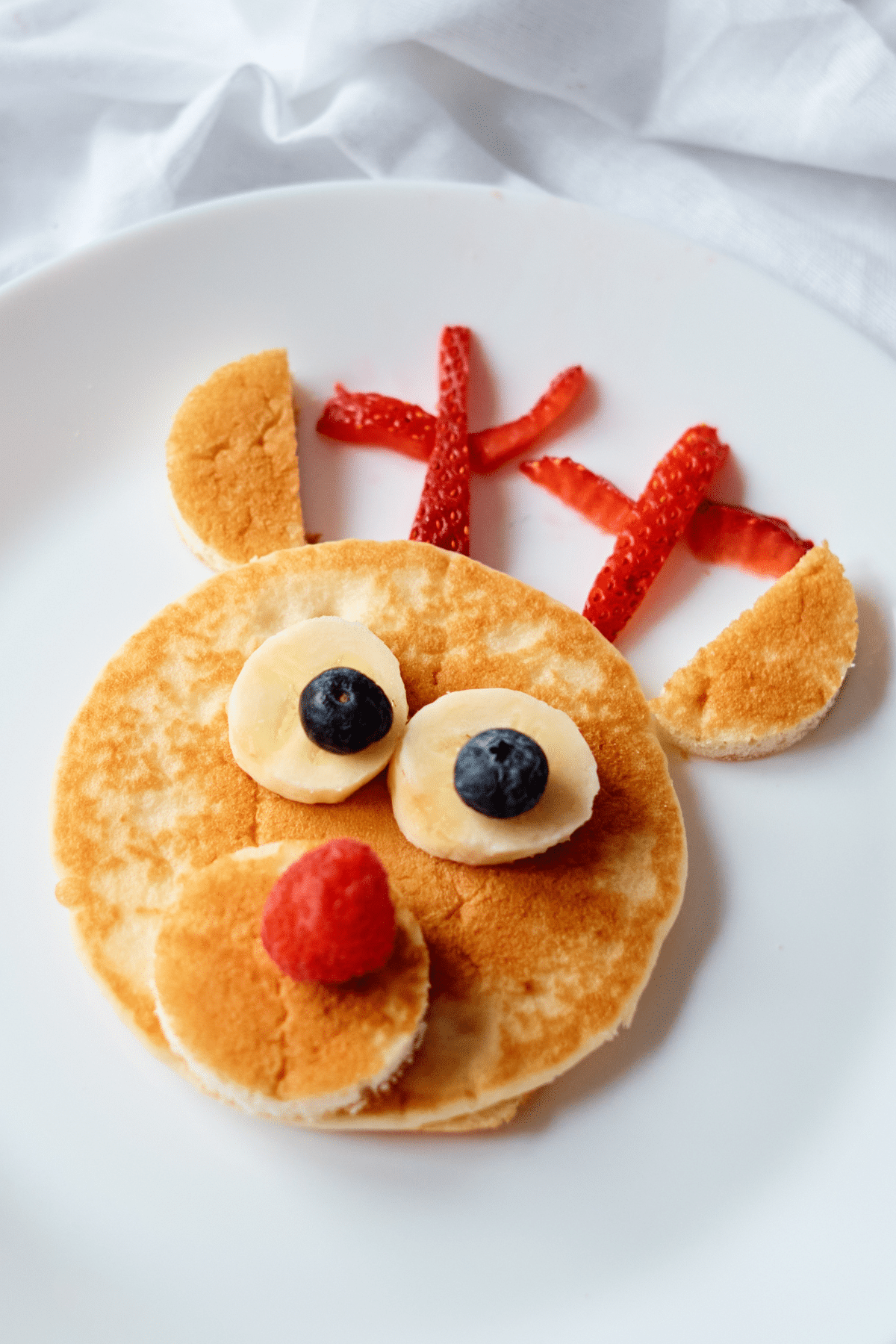 Reindeer Pancakes - Kids Will Love This Christmas Breakfast Idea!