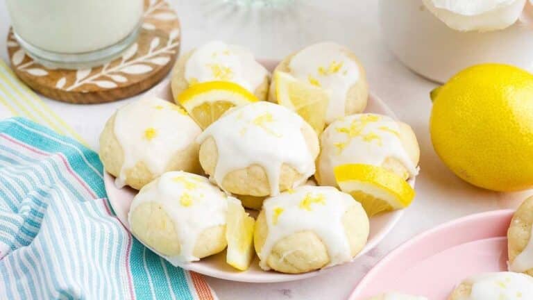 21 Best Lemon Desserts (Guaranteed to Brighten Your Day)