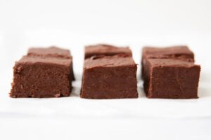 15 Cheap 3 ingredient fudge recipes for Christmas