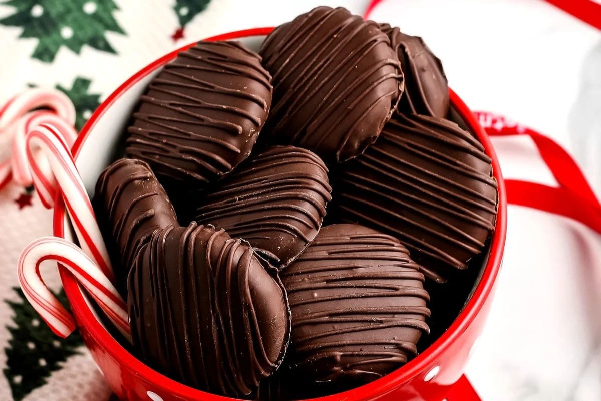 11 Cheap Christmas Candy Recipes To Make On A Budget